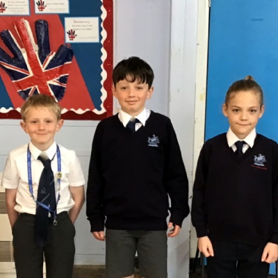 Upton Junior School - Home